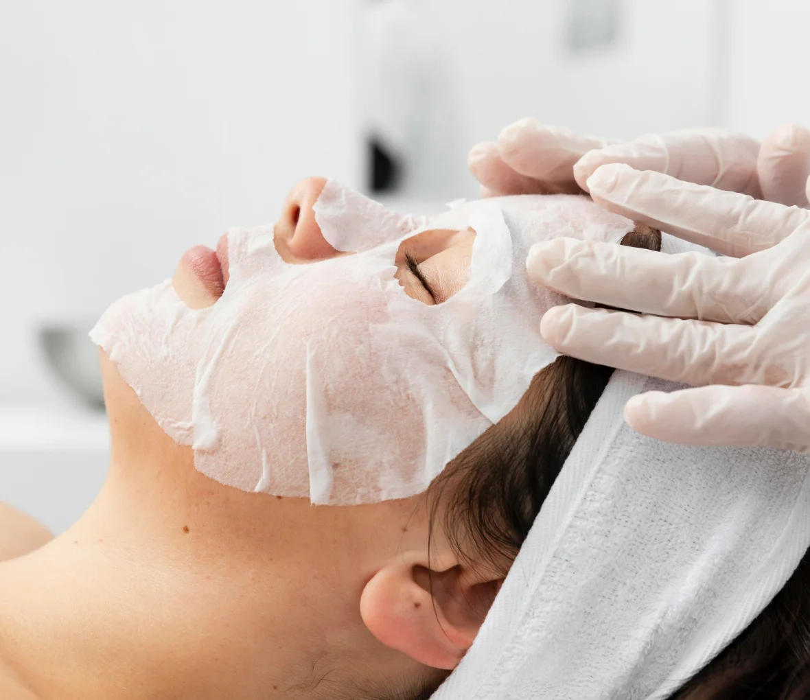 Deep cleaning facial treatments - MD SKIN CLINIC